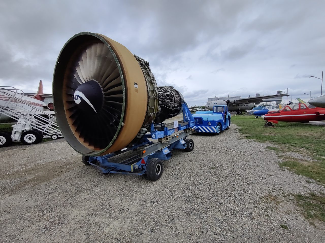 Récupération d'un moteur General Electric CF6-80E1 | Ailes Anciennes ...